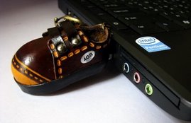 Dark Brown Boot Flash Drive 4 GB - Datum Flashdrive