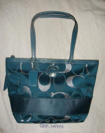 ขาย Coach F20429 :SIGNATURE STRIPE SIGNATURE METALLIC TOTE - annbrandname